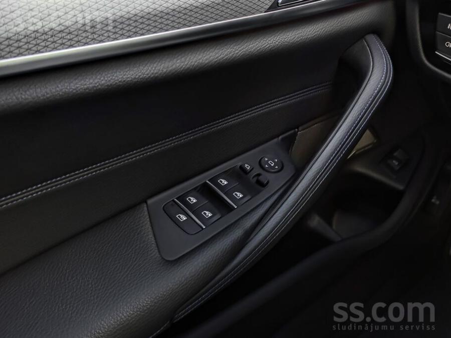 Pelēks BMW 540 2017 Tukums, ar dzinēja tilpumu 3.00 L un nobraukumu 277 tūkst. km par 19990 €, foto 27 vietnē AUTOMOTO.COM.LV