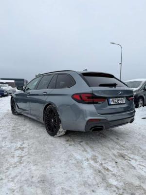 Grey BMW 540 2018 in Kaunas, with an engine capacity of 2.99 L and mileage of 302 thousand km for 22999 €, photo 11 on AUTOMOTO.COM.LV