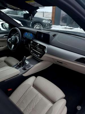 Grey BMW 540 2018 in Kaunas, with an engine capacity of 2.99 L and mileage of 302 thousand km for 22999 €, photo 19 on AUTOMOTO.COM.LV