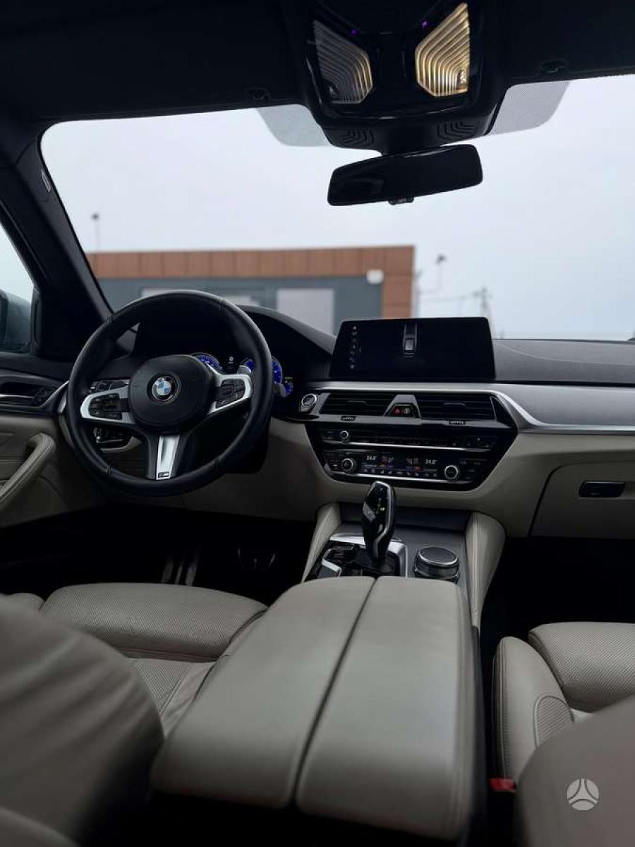 Grey BMW 540 2018 in Kaunas, with an engine capacity of 2.99 L and mileage of 302 thousand km for 22999 €, photo 22 on AUTOMOTO.COM.LV