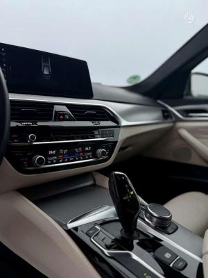 Grey BMW 540 2018 in Kaunas, with an engine capacity of 2.99 L and mileage of 302 thousand km for 22999 €, photo 23 on AUTOMOTO.COM.LV