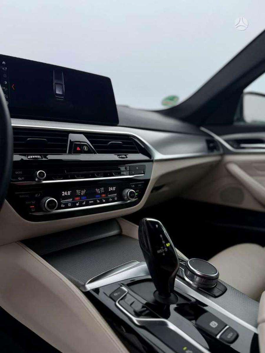 Grey BMW 540 2018 in Kaunas, with an engine capacity of 2.99 L and mileage of 302 thousand km for 22999 €, photo 23 on AUTOMOTO.COM.LV