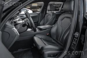 Grey BMW 540 2018 in Jurmala, with an engine capacity of 3.00 L and mileage of 144 thousand km for 23800 €, photo 6 on AUTOMOTO.COM.LV