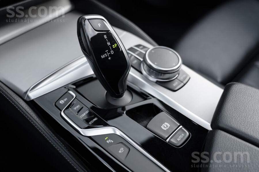 Grey BMW 540 2018 in Jurmala, with an engine capacity of 3.00 L and mileage of 144 thousand km for 23800 €, photo 9 on AUTOMOTO.COM.LV