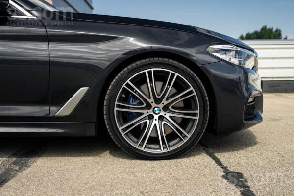 Grey BMW 540 2018 in Riga, with an engine capacity of 3.00 L and mileage of 195 thousand km for 26499 €, photo 7 on AUTOMOTO.COM.LV