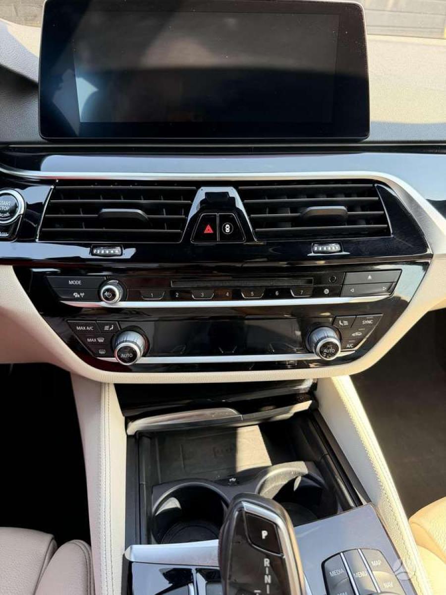 Grey BMW 540 2018 in Vilnius, with an engine capacity of 3.00 L and mileage of 206 thousand km for 22000 €, photo 12 on AUTOMOTO.COM.LV