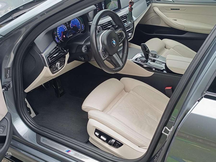 Grey BMW 540 2018 in Vilnius, with an engine capacity of 2.99 L and mileage of 63 thousand km for 23900 €, photo 23 on AUTOMOTO.COM.LV