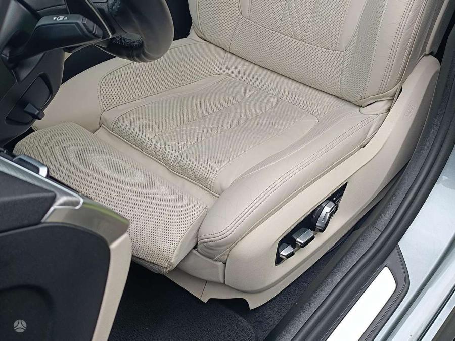 Grey BMW 540 2018 in Vilnius, with an engine capacity of 2.99 L and mileage of 63 thousand km for 23900 €, photo 25 on AUTOMOTO.COM.LV