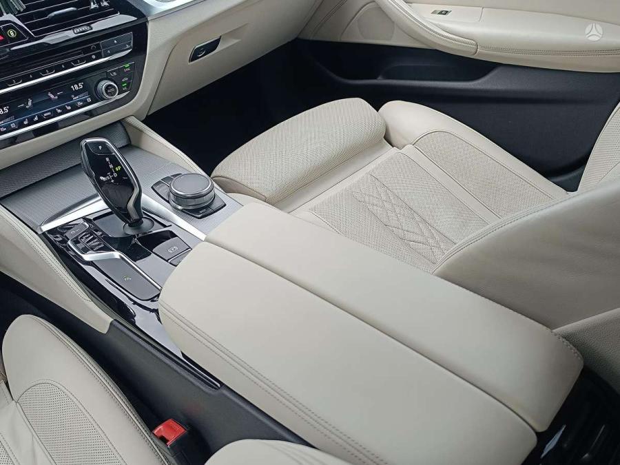 Grey BMW 540 2018 in Vilnius, with an engine capacity of 2.99 L and mileage of 63 thousand km for 23900 €, photo 27 on AUTOMOTO.COM.LV