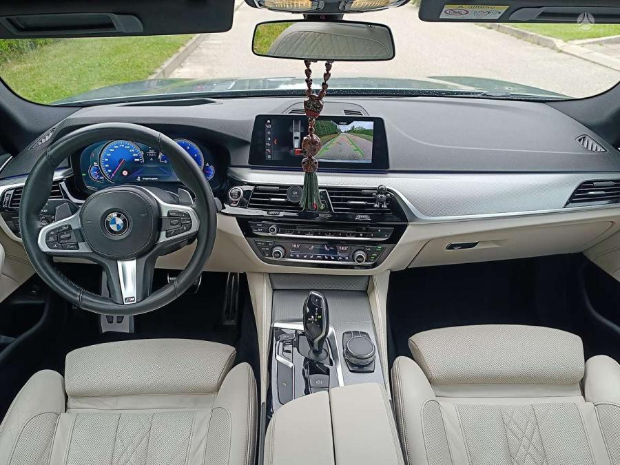 Grey BMW 540 2018 in Vilnius, with an engine capacity of 2.99 L and mileage of 63 thousand km for 23900 €, photo 33 on AUTOMOTO.COM.LV