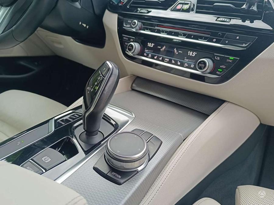Grey BMW 540 2018 in Vilnius, with an engine capacity of 2.99 L and mileage of 63 thousand km for 23900 €, photo 40 on AUTOMOTO.COM.LV