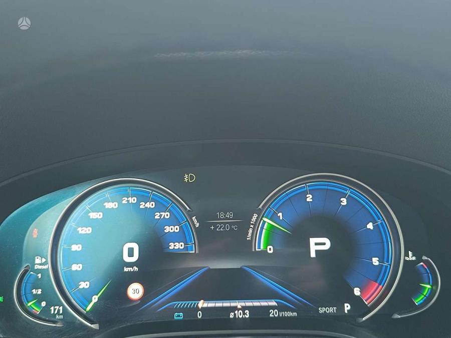 Grey BMW 540 2018 in Vilnius, with an engine capacity of 2.99 L and mileage of 63 thousand km for 23900 €, photo 47 on AUTOMOTO.COM.LV