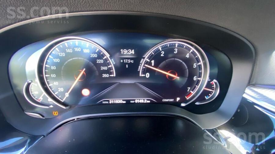 Grey BMW 540 2018 in Riga, with an engine capacity of 3.00 L and mileage of 312 thousand km for 24900 €, photo 16 on AUTOMOTO.COM.LV