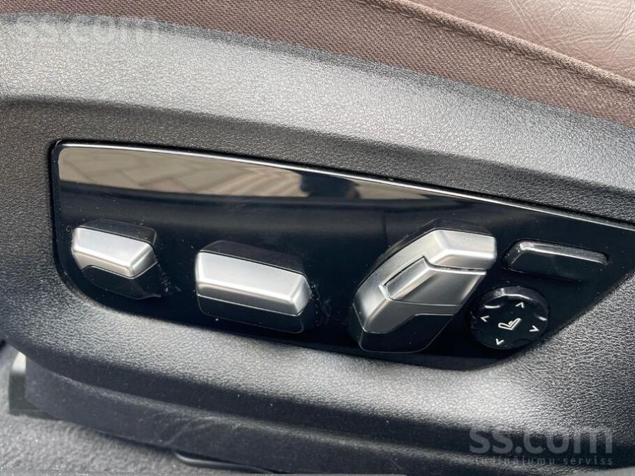 Pelēks BMW 540 2019 Rīga, ar dzinēja tilpumu 3.00 L un nobraukumu 263 tūkst. km par 24700 €, foto 20 vietnē AUTOMOTO.COM.LV