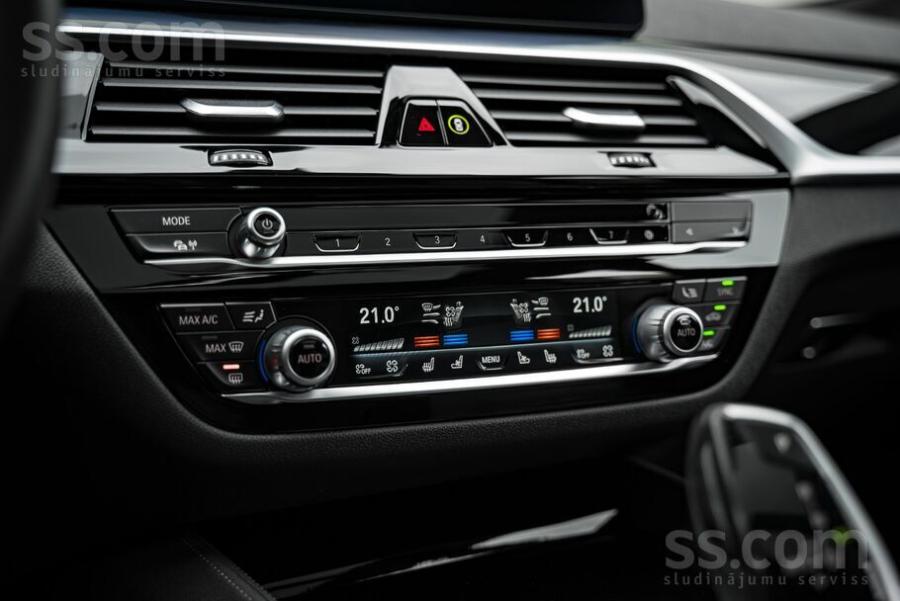 Pelēks BMW 540 2020 Rīga, ar dzinēja tilpumu 3.00 L un nobraukumu 212 tūkst. km par 27900 €, foto 24 vietnē AUTOMOTO.COM.LV