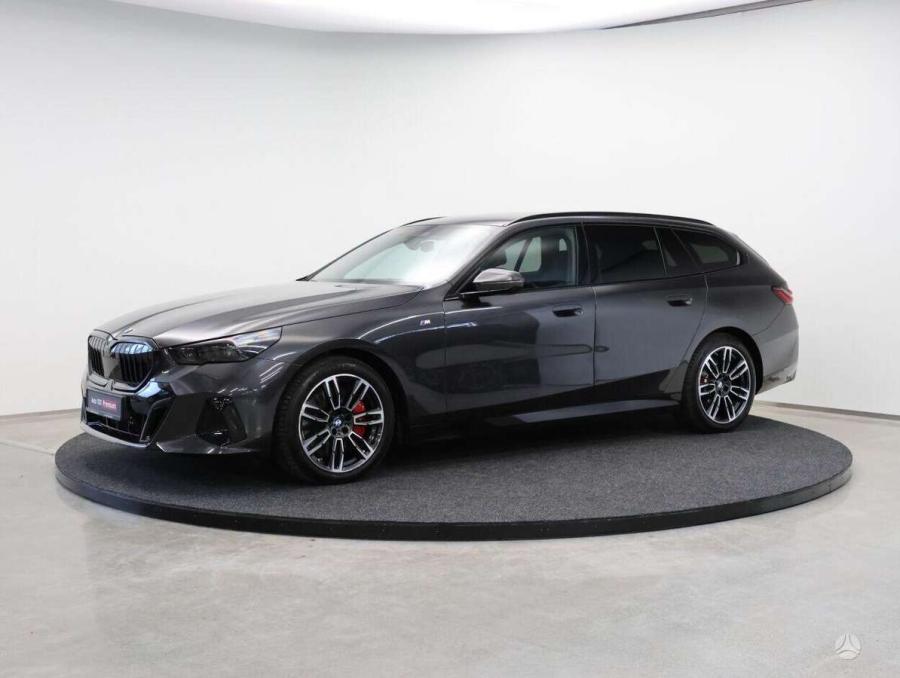 Pelēks BMW 540 2025 Tallina, ar dzinēja tilpumu 0.00 L un nobraukumu 27 tūkst. km par 69900 €, foto 1 vietnē AUTOMOTO.COM.LV