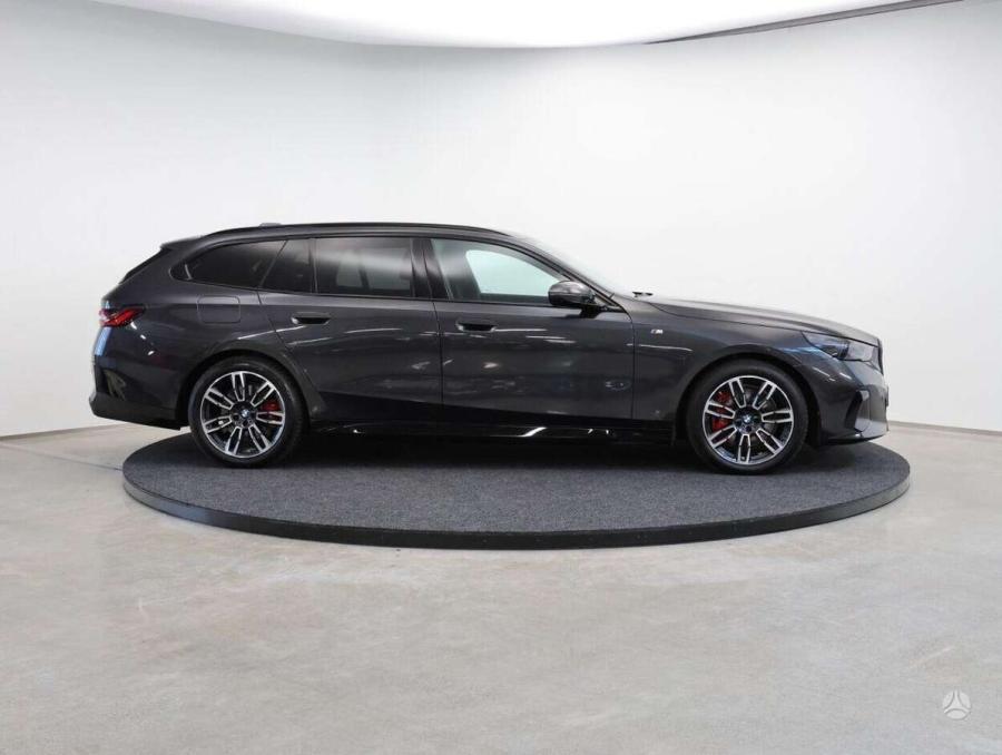 Pelēks BMW 540 2025 Tallina, ar dzinēja tilpumu 0.00 L un nobraukumu 27 tūkst. km par 69900 €, foto 6 vietnē AUTOMOTO.COM.LV