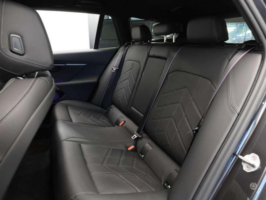 Pelēks BMW 540 2025 Tallina, ar dzinēja tilpumu 0.00 L un nobraukumu 27 tūkst. km par 69900 €, foto 12 vietnē AUTOMOTO.COM.LV