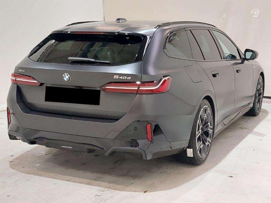 Pelēks BMW 540 2025 Viļņa, ar dzinēja tilpumu 2.99 L un nobraukumu 15 tūkst. km par 59999 €, foto 4 vietnē AUTOMOTO.COM.LV
