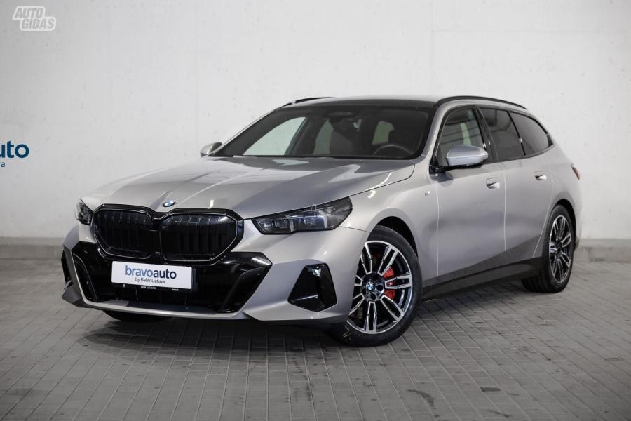 Pelēks BMW 540 2025 Viļņa, ar dzinēja tilpumu 3.00 L un nobraukumu 65 tūkst. km par 61991 €, foto 1 vietnē AUTOMOTO.COM.LV