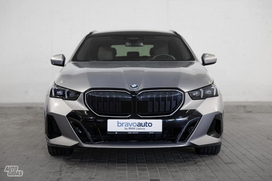 Pelēks BMW 540 2025 Viļņa, ar dzinēja tilpumu 3.00 L un nobraukumu 65 tūkst. km par 61991 €, foto 3 vietnē AUTOMOTO.COM.LV