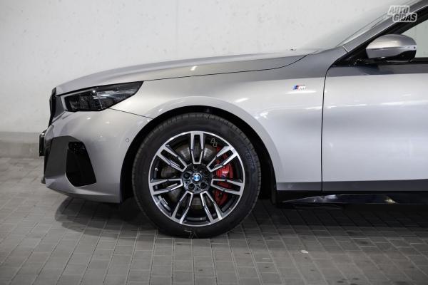 Pelēks BMW 540 2025 Viļņa, ar dzinēja tilpumu 3.00 L un nobraukumu 65 tūkst. km par 61991 €, foto 8 vietnē AUTOMOTO.COM.LV