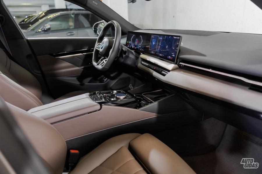 Pelēks BMW 540 2025 Viļņa, ar dzinēja tilpumu 3.00 L un nobraukumu 65 tūkst. km par 61991 €, foto 22 vietnē AUTOMOTO.COM.LV