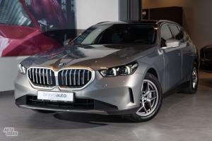 Pelēks BMW 540 2025 Kauņa, ar dzinēja tilpumu 3.00 L un nobraukumu 37 tūkst. km par 61741 €, foto  vietnē AUTOMOTO.COM.LV