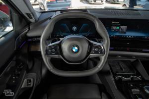 Pelēks BMW 540 2025 Kauņa, ar dzinēja tilpumu 3.00 L un nobraukumu 37 tūkst. km par 61741 €, foto 19 vietnē AUTOMOTO.COM.LV
