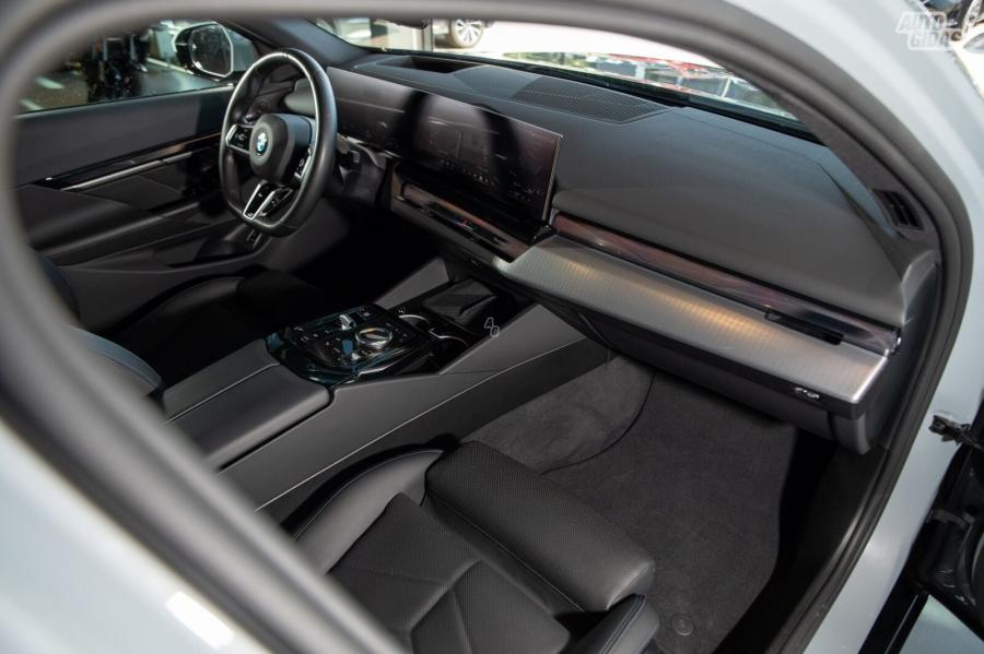Pelēks BMW 540 2025 Kauņa, ar dzinēja tilpumu 3.00 L un nobraukumu 43 tūkst. km par 67771 €, foto 19 vietnē AUTOMOTO.COM.LV