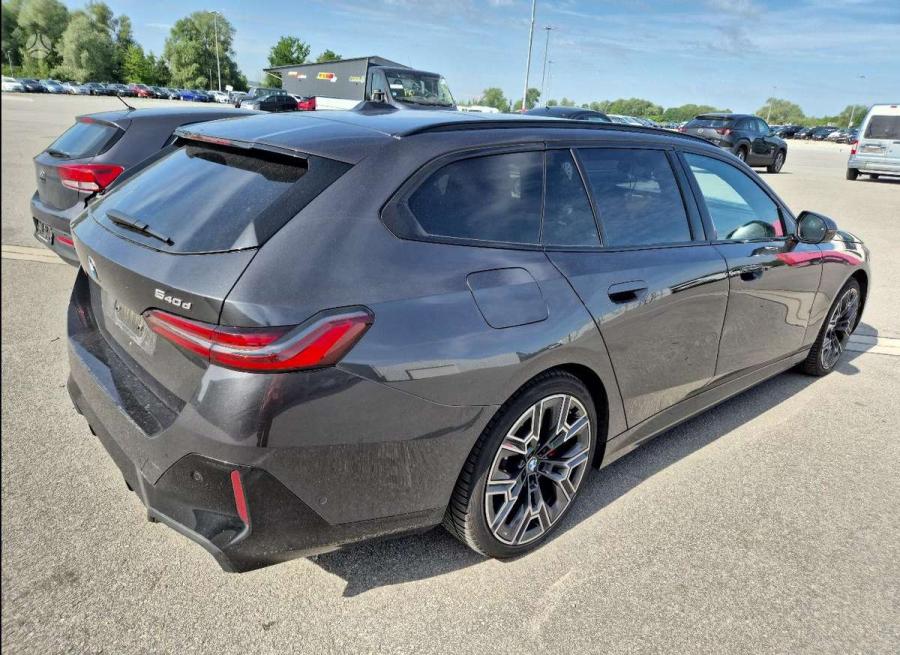 Grey BMW 540 2026 in Klaipeda, with an engine capacity of 2.99 L and mileage of 23 thousand km for 34250 €, photo 4 on AUTOMOTO.COM.LV