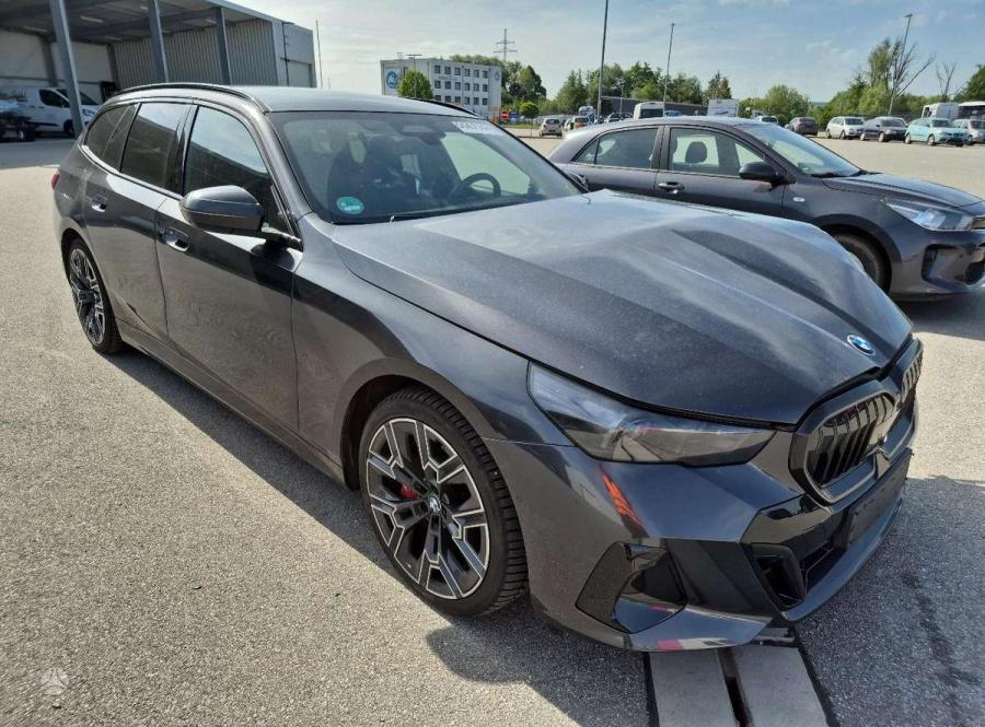 Grey BMW 540 2026 in Klaipeda, with an engine capacity of 2.99 L and mileage of 23 thousand km for 34250 €, photo 5 on AUTOMOTO.COM.LV