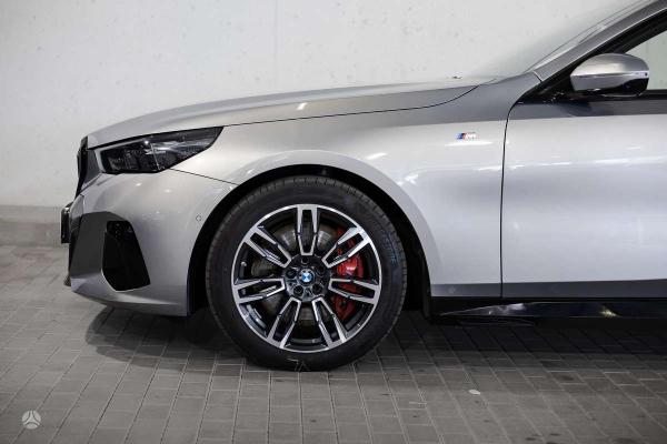 BMW 540 2025 Viļņa, ar dzinēja tilpumu 3.00 L un nobraukumu 65 tūkst. km par 61991 €, foto 8 vietnē AUTOMOTO.COM.LV