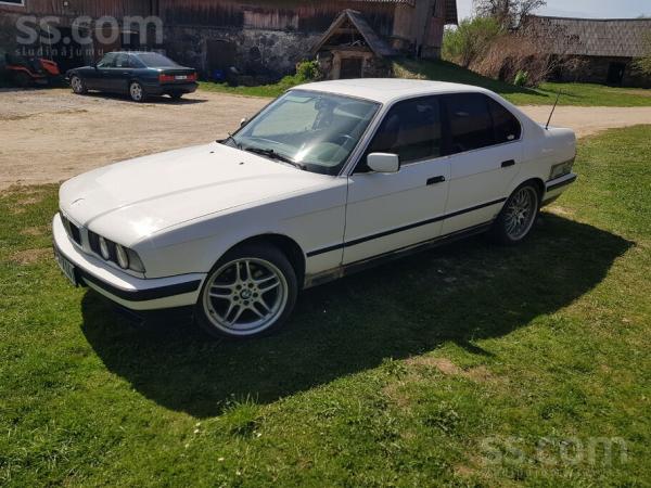 Balts BMW 540 1992 Madona, ar dzinēja tilpumu 4.00 L un nobraukumu 280 tūkst. km par 5000 €, foto 1 vietnē AUTOMOTO.COM.LV