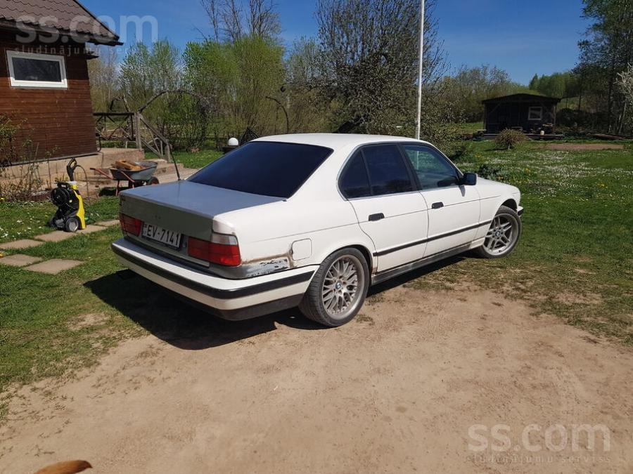 Balts BMW 540 1992 Madona, ar dzinēja tilpumu 4.00 L un nobraukumu 280 tūkst. km par 5000 €, foto 3 vietnē AUTOMOTO.COM.LV