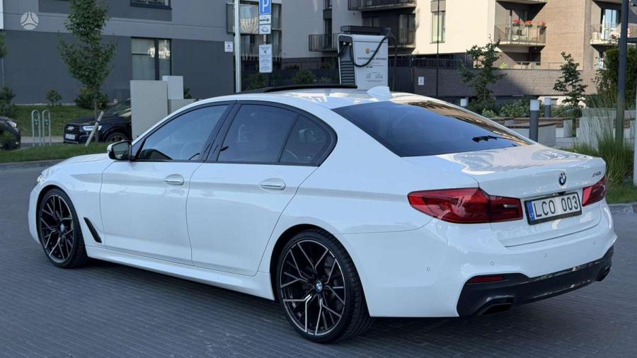 White BMW 540 2017 in Vilnius, with an engine capacity of 3.00 L and mileage of 140 thousand km for 25500 €, photo 8 on AUTOMOTO.COM.LV