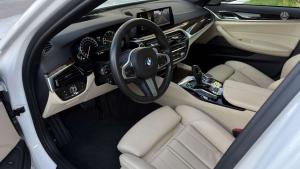 White BMW 540 2017 in Vilnius, with an engine capacity of 3.00 L and mileage of 140 thousand km for 25500 €, photo 11 on AUTOMOTO.COM.LV