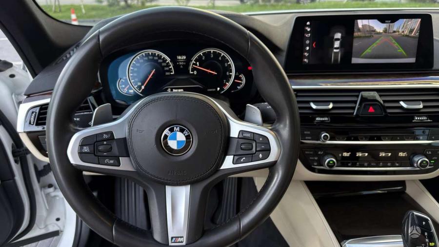 White BMW 540 2017 in Vilnius, with an engine capacity of 3.00 L and mileage of 140 thousand km for 25500 €, photo 12 on AUTOMOTO.COM.LV