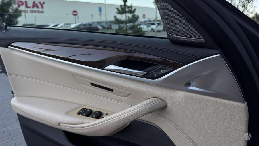 White BMW 540 2017 in Vilnius, with an engine capacity of 3.00 L and mileage of 140 thousand km for 25500 €, photo 18 on AUTOMOTO.COM.LV