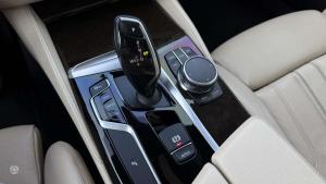 White BMW 540 2017 in Vilnius, with an engine capacity of 3.00 L and mileage of 140 thousand km for 25500 €, photo 19 on AUTOMOTO.COM.LV