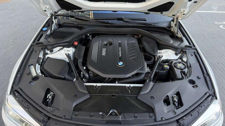 White BMW 540 2017 in Vilnius, with an engine capacity of 3.00 L and mileage of 140 thousand km for 25500 €, photo 25 on AUTOMOTO.COM.LV