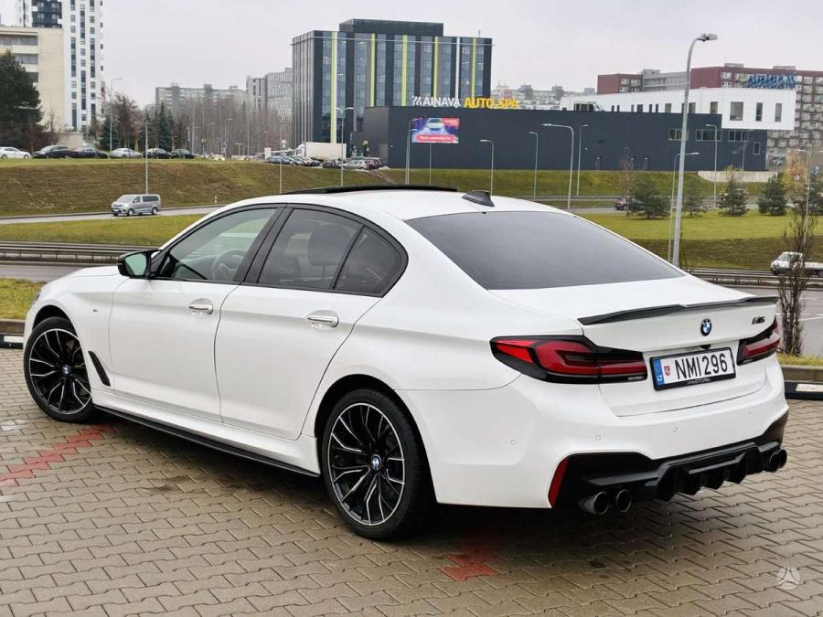White BMW 540 2018 in Vilnius, with an engine capacity of 3.00 L and mileage of 140 thousand km for 28500 €, photo 3 on AUTOMOTO.COM.LV