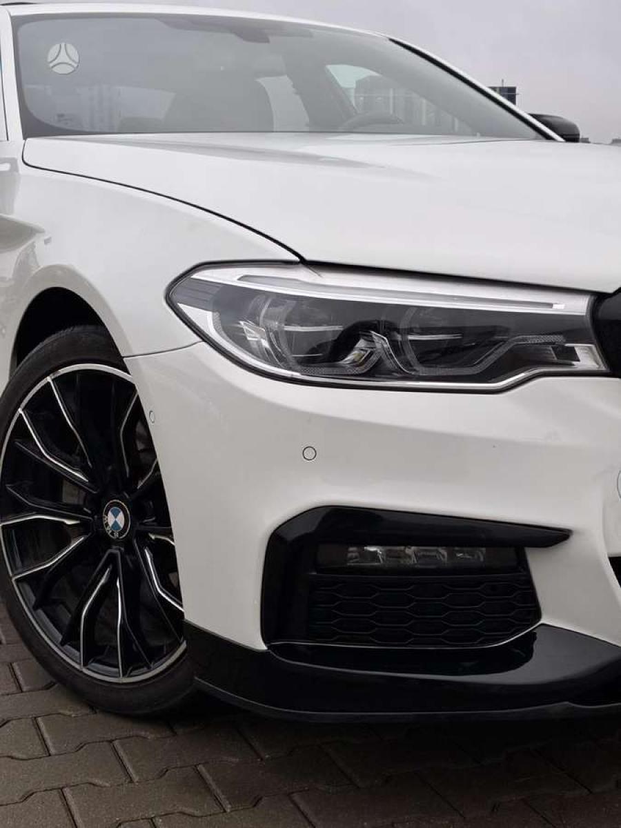 White BMW 540 2018 in Vilnius, with an engine capacity of 3.00 L and mileage of 140 thousand km for 28500 €, photo 11 on AUTOMOTO.COM.LV