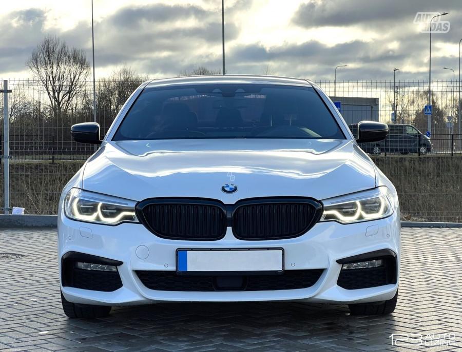 White BMW 540 2018 in Taurage, with an engine capacity of 3.00 L and mileage of 247 thousand km for 25999 €, photo 6 on AUTOMOTO.COM.LV
