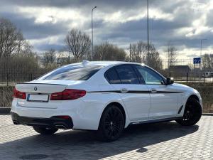 White BMW 540 2018 in Taurage, with an engine capacity of 3.00 L and mileage of 247 thousand km for 25999 €, photo 12 on AUTOMOTO.COM.LV