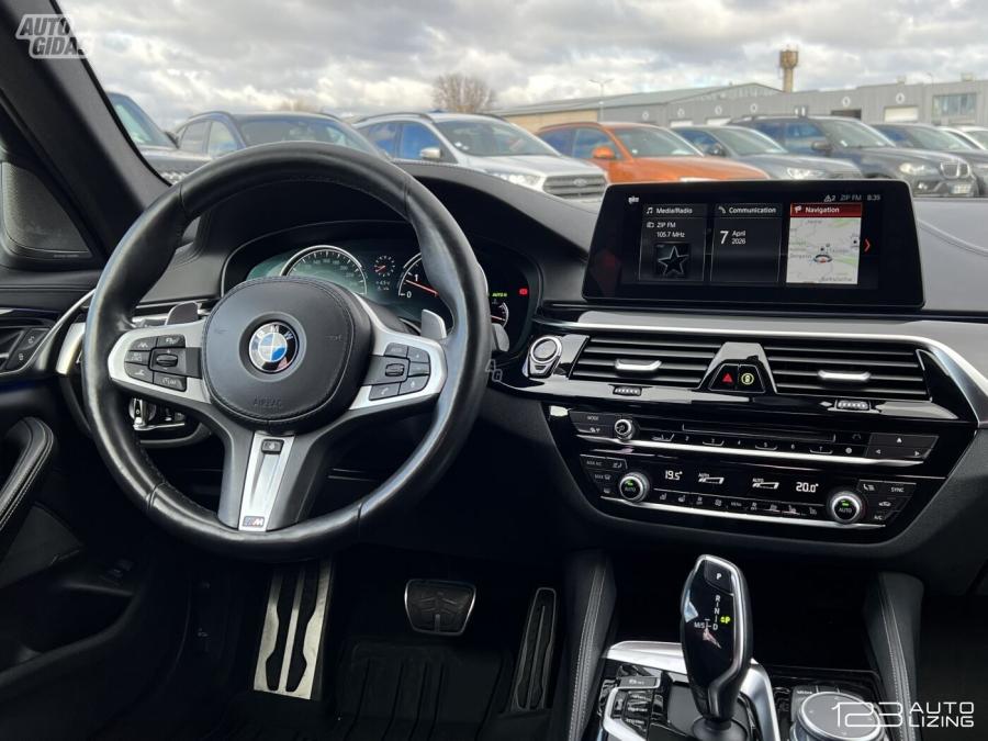 White BMW 540 2018 in Taurage, with an engine capacity of 3.00 L and mileage of 247 thousand km for 25999 €, photo 19 on AUTOMOTO.COM.LV