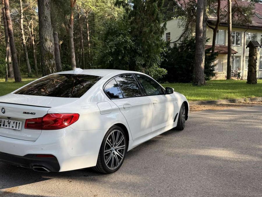 White BMW 540 2018 in Kaunas, with an engine capacity of 2.99 L and mileage of 169 thousand km for 28500 €, photo 4 on AUTOMOTO.COM.LV