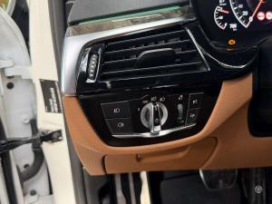 White BMW 540 2018 in Kaunas, with an engine capacity of 2.99 L and mileage of 169 thousand km for 28500 €, photo 14 on AUTOMOTO.COM.LV