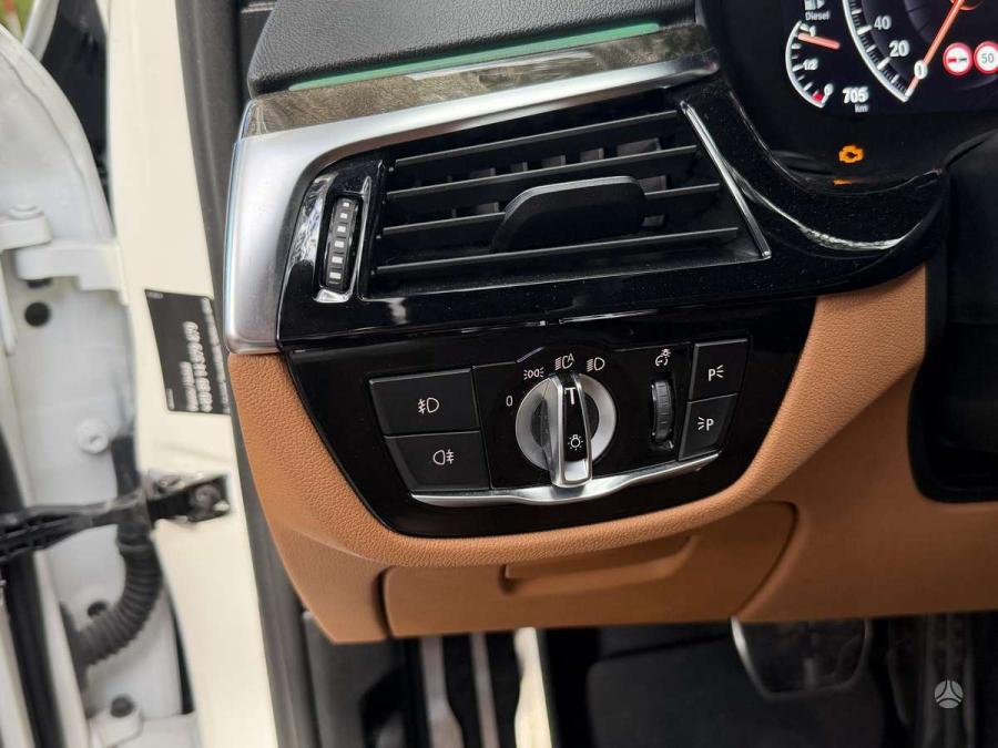 White BMW 540 2018 in Kaunas, with an engine capacity of 2.99 L and mileage of 169 thousand km for 28500 €, photo 14 on AUTOMOTO.COM.LV