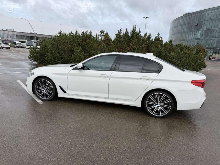 Balts BMW 540 2020 Šauļi, ar dzinēja tilpumu 3.00 L un nobraukumu 131 tūkst. km par 34999 €, foto 3 vietnē AUTOMOTO.COM.LV